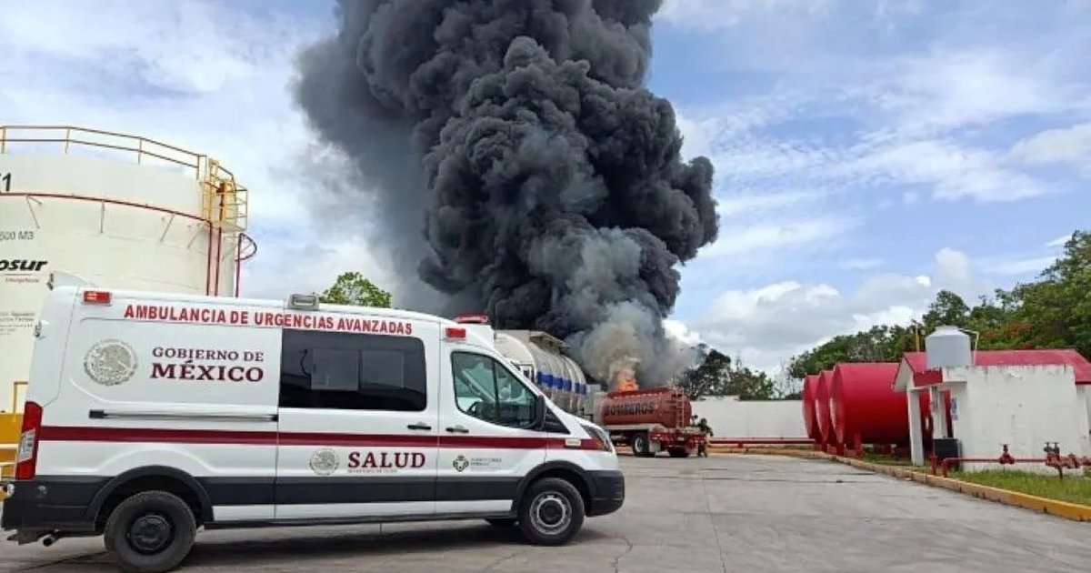 Nuevo incendio en Cancún; se quema bodega de aceites y materiales