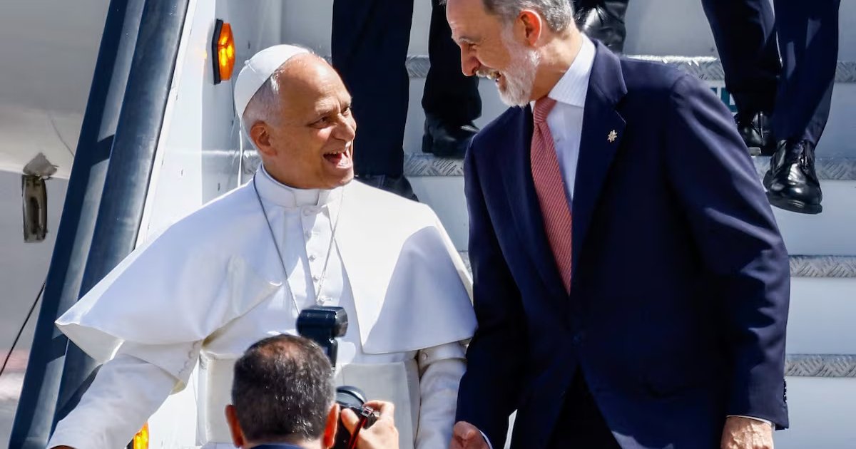 Papa León XIV regresa a Roma en el avión del Rey de España tras falla ...