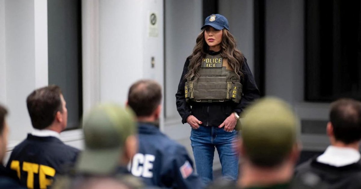 Roban la bolsa de Kristi Noem, la secretaria de Seguridad Nacional de ...